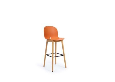 China Indoor PP Modern Bar Stool Ash Wood Metal Legs 450 * 540 * 1070mm For Cafe for sale