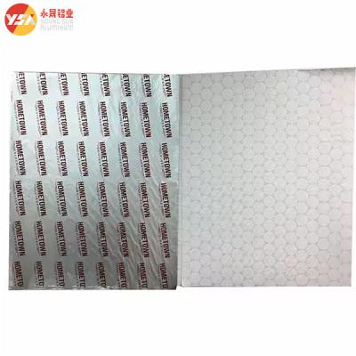 China Food Grade Honeycomb Foil Paper Heat Resistant Greaseproof Burger Wrapping Paper For Catering for sale