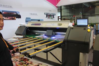 China Outdoor Roll To Roll Printer , Double Lamps LED UV Printer With DX5 / DX7 Epson Printing Heads for sale