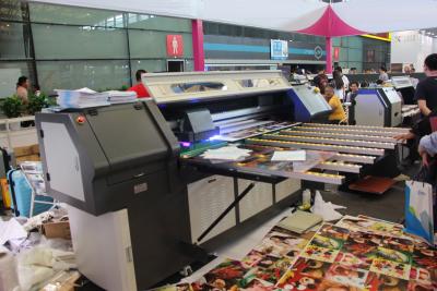 China Leather / PVC Automatic Roll to Roll UV Printer with Double LED Lamps for sale