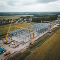 China High Quality Customized PEB Steel Structure Building For Factory With Insulated Panels And Wall Lights for sale