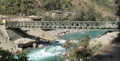 China Bailey Bridge steel bridge with uniform isotropic material and excellent modulus of elasticity for stable load bearing for sale