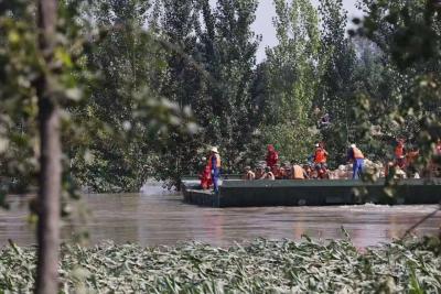 China Length Of One Complete Set 104m Power Pontoon Bridge Emergency Equipment for sale