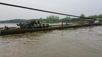 China 104m Temporary Floating Bridge Tracked Load 60t Fast Erectiion Emergency Equipment for sale