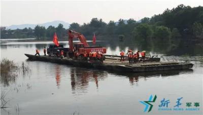 China Temporary Army Floating Pontoon Bridge For No Convenient Traffic for sale