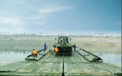 China Emergency Current Velocity ≤3.0m/S Military Pontoon Bridge Long Lifespan for sale