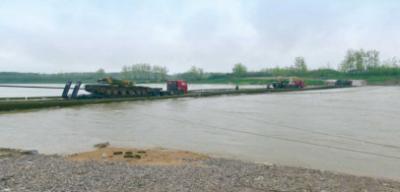 China Hz100 Power Pontoon Bridge Loaded Interior Bay (L×W×H) ≤13m×3.5m×4m for sale