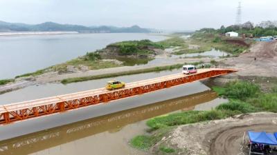 China Emergency Assembled Mechanized Bridge Curb Weight Of Erection Vehicle 33t for sale