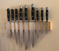 China Oak Wood Magnetic Knife Holder Wall Mount Space-Saving Kitchen Accessory 680-995g for sale