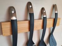 China Oak Wood Magnetic Knife Holder Wall Mount Space-Saving Kitchen Accessory 680-995g for sale