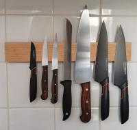 China Oak Wood Magnetic Knife Holder Wall Mount Space-Saving Kitchen Accessory 680-995g for sale