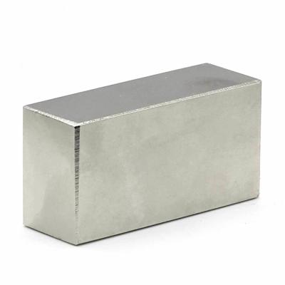 China Main Materials NdFeB Magnet 100mm Three Poles Giant Block for Precise Applications for sale