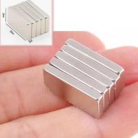 China Rectangular Thin Magnet 20x10x3mm 3.3kg Force for Max Working Temperature 80 Centigrade for sale