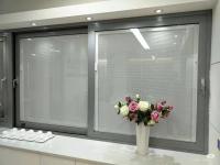 China Cleanliness and Magnetic Control System Minetal Built-in Insulated Louver Glass for Windows for sale