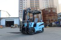 China 5000 Lb Electric Forklift with Pneumatic Tires and Hydraulic Electromagnetic Brake for sale