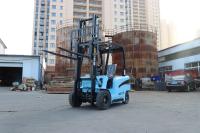 China Custom Cordless 2 Ton Electric Forklift 3 Stage Mast 2000kg Capacity for sale