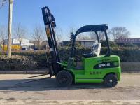China AC Controller Electric Forklift 2 Ton Load Capacity 3m-6m Lifting Height And Solid Tires for sale