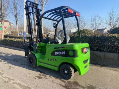China 2000kg 4 Wheel Electric Forklift 420Ah Battery Capacity 3 Stage Mast for sale