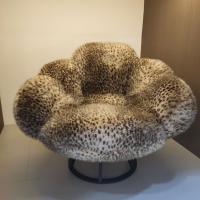 China Custom Single Bear Paw Velvet Lounge Chair with Metal Frame Modern Design for Bedroom Apartment Hotel for sale