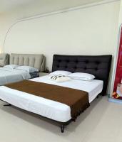 China Italian Modern Luxury Double Bed Solid Oak Wood Black Genuine Leather Frame Eco-Friendly Storage Bedroom Furniture for sale
