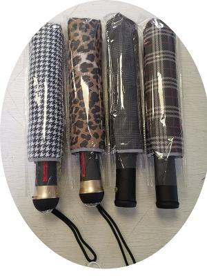 China LED Torch Folding Umbrella 21 Inch 8K Auto Open Close with Flashlight Handle for sale