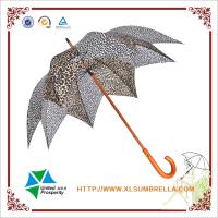 China Women's Leopard Print Color Change Umbrella with Wooden J Handle 8mm Metal Shaft for sale
