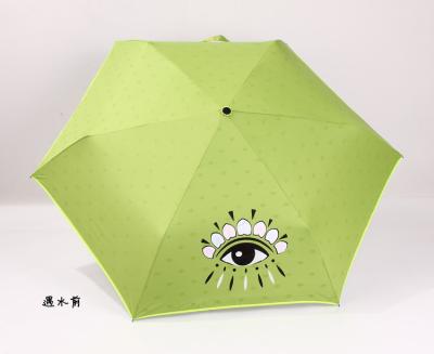 China Color Changing 3 Fold Umbrella With 8mm Metal Shaft for sale