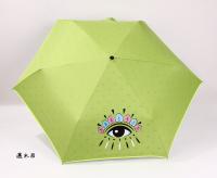 China Color Changing 3 Fold Umbrella With 8mm Metal Shaft for sale