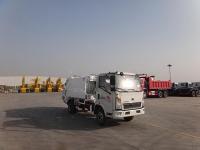China Kitchen Garbage Compactor Truck Diesel Engine Red And White Color for sale