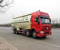 China White HOWO 2300L Tank Trailer Trucks , 42 m³ Diesel Semi Trailer Truck for sale