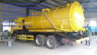 China SINOTRUK 6M3 290hp Sewage Suction Truck EURO II Emission with 12.00R20 model Radial Tire Septic Tank Pumping Truck for sale
