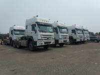 China Sinotruck Howo 336 371 420 hp Tractor Head 6X4 6x2 10 Wheel Truck,White color for sale