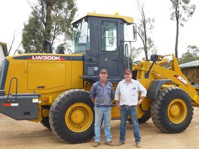 China XCMG LW300KV 3 Ton Mini Wheel Loader / Front End Loader Yellow Color for sale