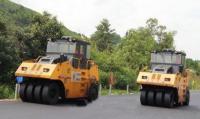 China Road Maintenance Machinery , XP163 Pneumatic Tire Road Roller , Operating Weight 11100kgs, 92KW for sale