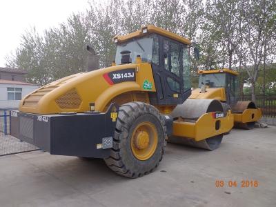 China Model XS143J Mechanical Single Drum Vibratory Roller , Road Roller With Operating Mass 14000kgs for sale