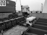 China 336hp Red Left Hand Drive Dump Truck 6x4 Sinotruk Howo7 Brand URO II Emission for sale