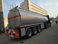 China 4x2 8000 Liters Capacity 3.856L Engine Liquid Tanker Truck Steering Wheel White Color for sale