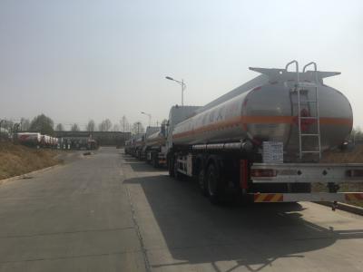 China 4x2 8000 Liters Capacity 3.856L Engine Liquid Tanker Truck Steering Wheel White Color for sale