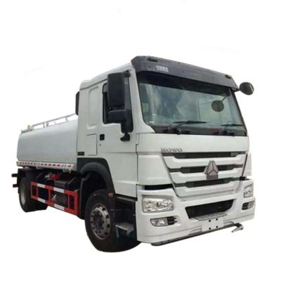 China Sinotruk Brand 4x2 Liquid Tanker Truck Diesel Fuel Engine Manual Transmission for sale