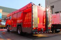 China Commercial Fire Fighting Trucks , 7m3 Water Tank Foam 5T - 50T Capacity Red Color  6x4 howo chasiis for sale