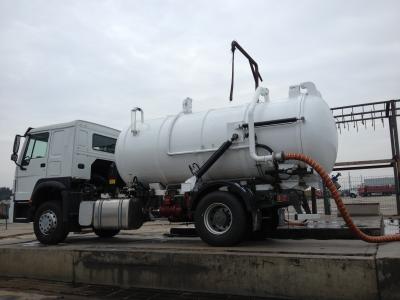 China Self Dumping Sanitation Garbage Truck Sinotruk Howo 4x2 336hp 6M3 With Front Lifting For City Cleaning for sale