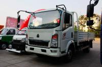 China New Sinotruck 4 X 2 Light  Duty Commercial Trucks Loading 8 Ton Cargo truck for sale