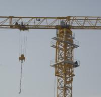 China Travelling Chassis Flat Top Tower Crane Machine 16 Ton 10ton 20ton for sale