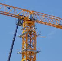 China Travelling Chassis Flat Top Tower Crane Machine 16 Ton 10ton 20ton for sale