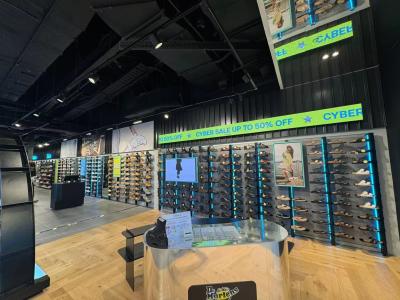 China Customized Pixel Pitch LED Window Display Sign Indoor Outdoor AC110V 220V 100000Hrs for sale