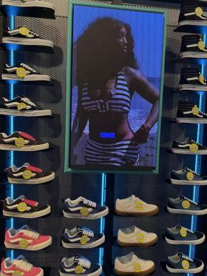 China Indoor Fixed LED Screen P2.5 640x640mm Cabinet 3840Hz Refresh for Advertising Events for sale