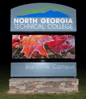 China P8 IP65 Waterproof Outdoor LED Display Sign - 100,000 Hour LED Life, AC110-220V Power for sale
