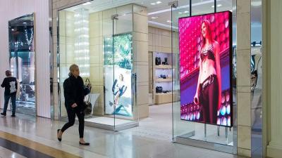 China Indoor P2 RGB LED Digital Signage 1000cd/m2 for Retail Shop Display for sale