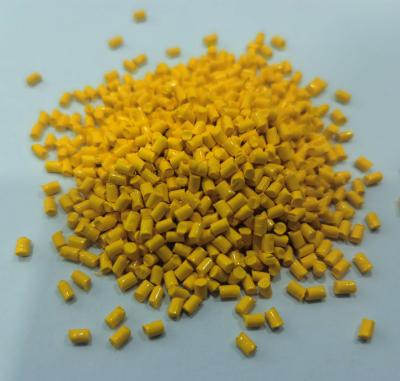 China Polyethylene Yellow Masterbatch with 1.7 g/cm³ Density and 140-320°C Processing Temperature for Plastic Products for sale