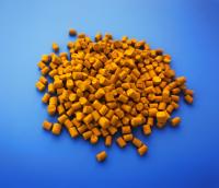 China Eco-Friendly Yellow Pigment Masterbatch 20% Concentration for Blowing Films and Injection Molding 140-320℃ Processing for sale